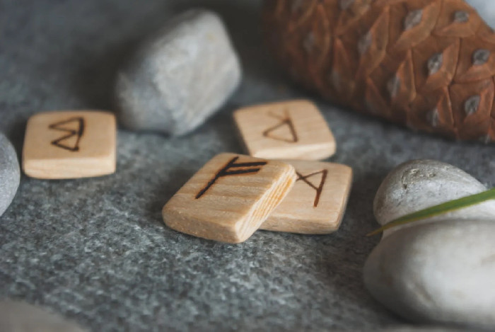 Rune Stone Reading - Insight, Guidance and Predictions.
